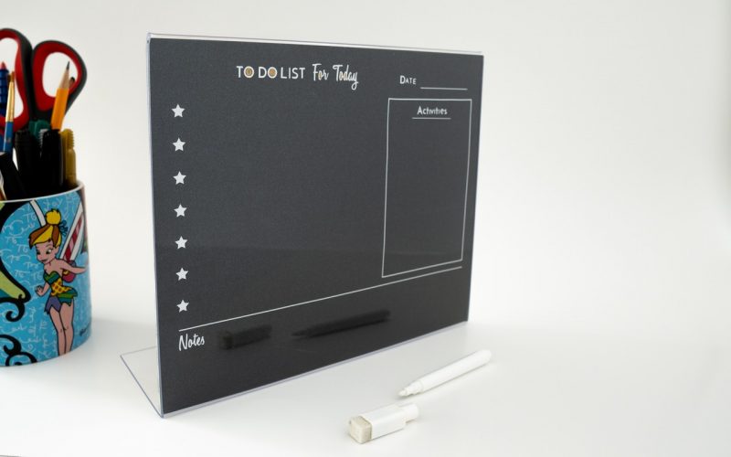 Table Top Dry Erase board using Acrylic Photo Frame - The Nomad Studio