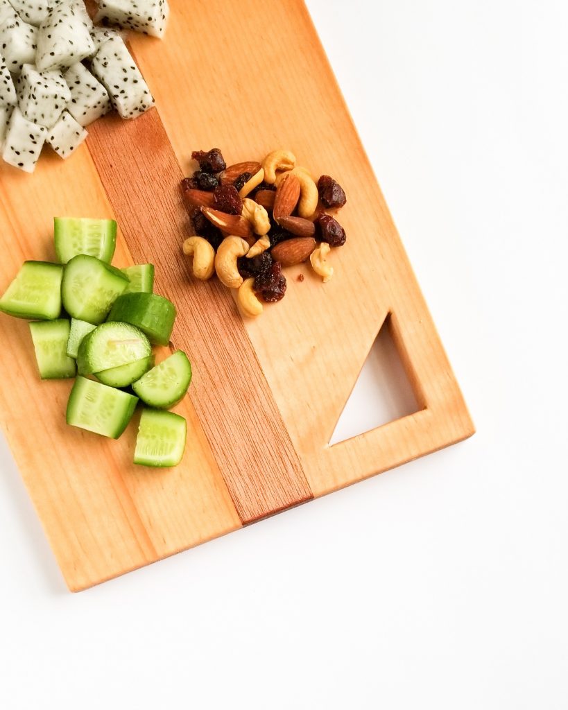 DIY Wooden Cutting Board with basic tools - The Nomad Studio