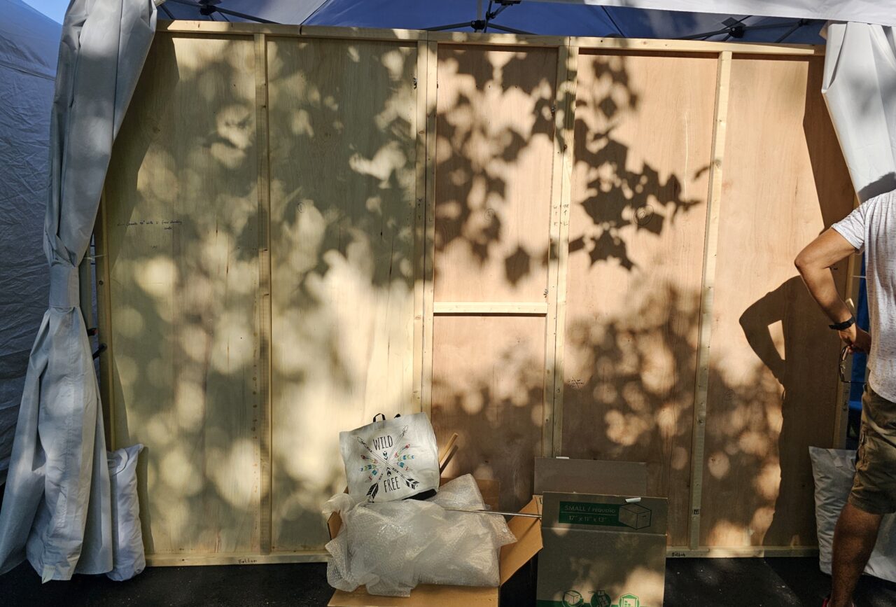 How to build display walls for Art booth - The Nomad Studio